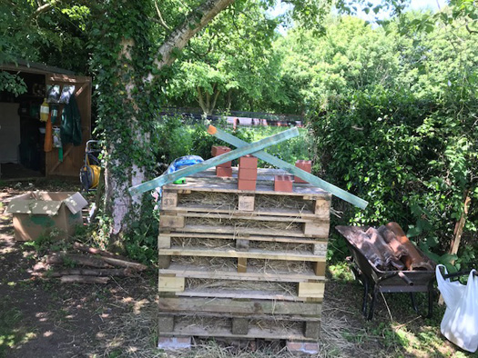 Our Big Bug House – Part 2 – Woodland Ways Blog – Bushcraft and Survival